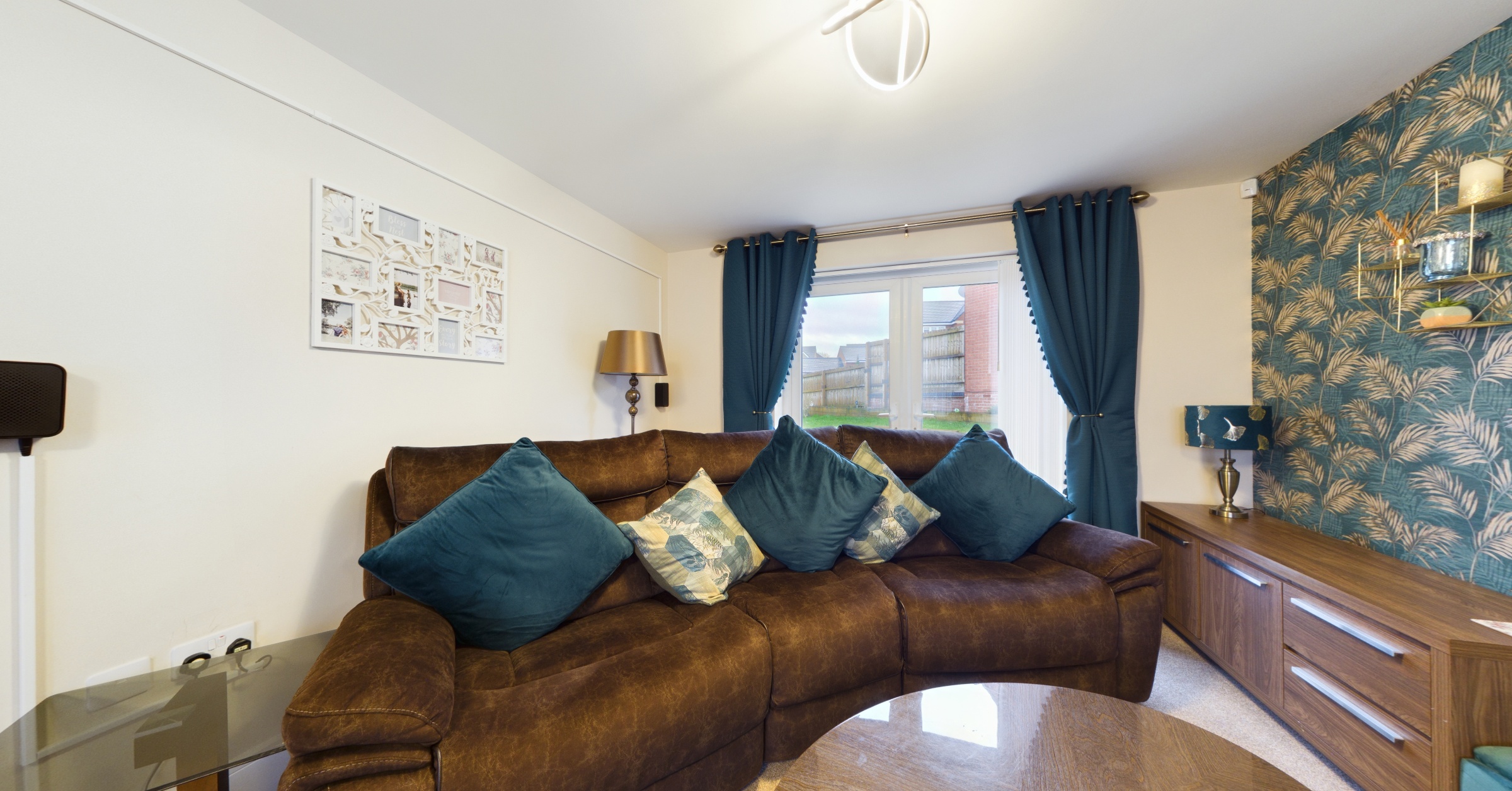 1 oakley close