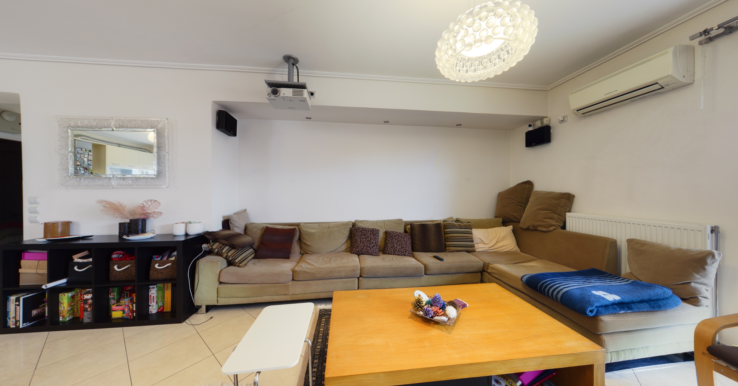 25is Martiou 8, Tavros