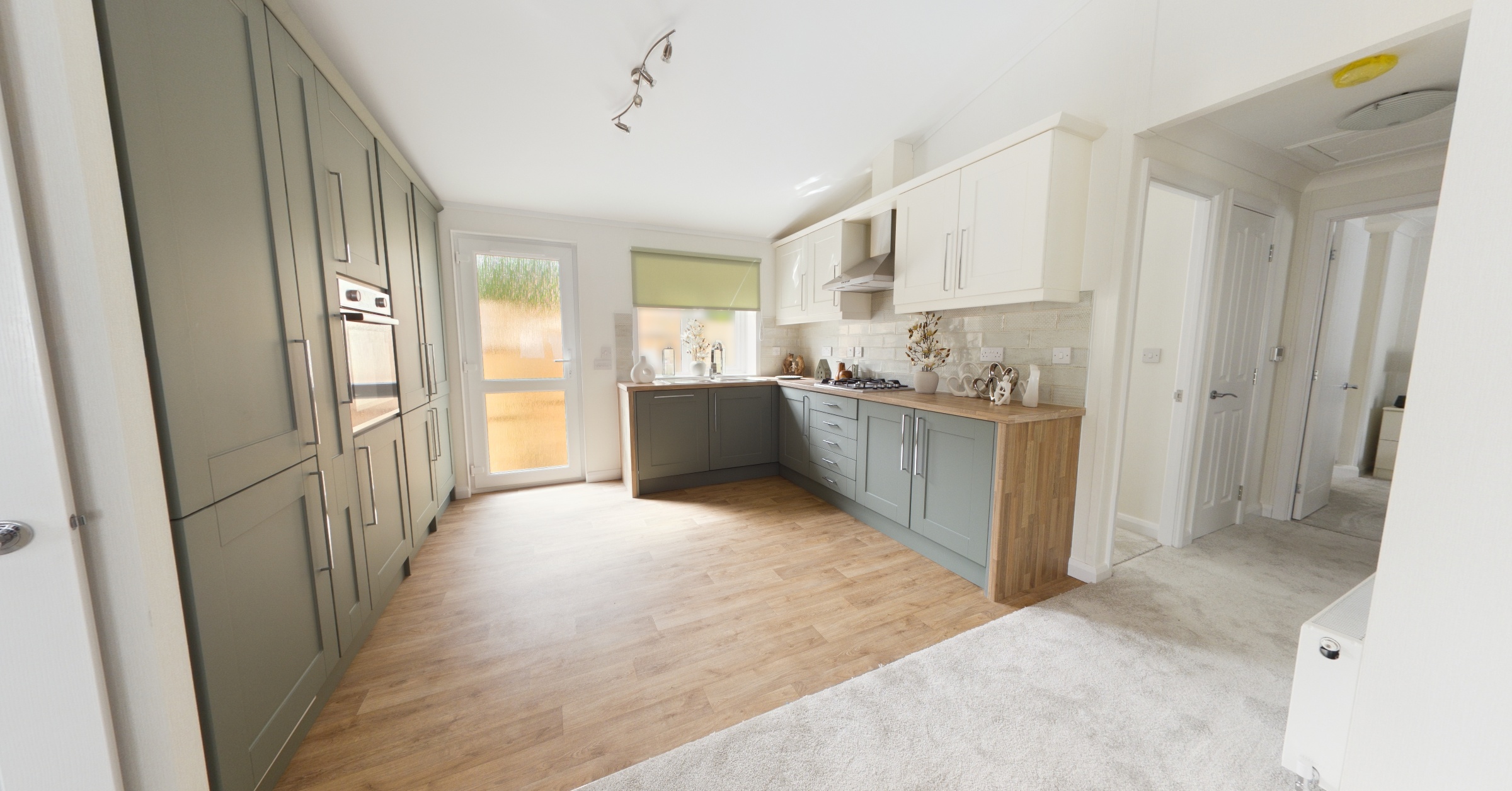 Stately Hardwick 40x20
