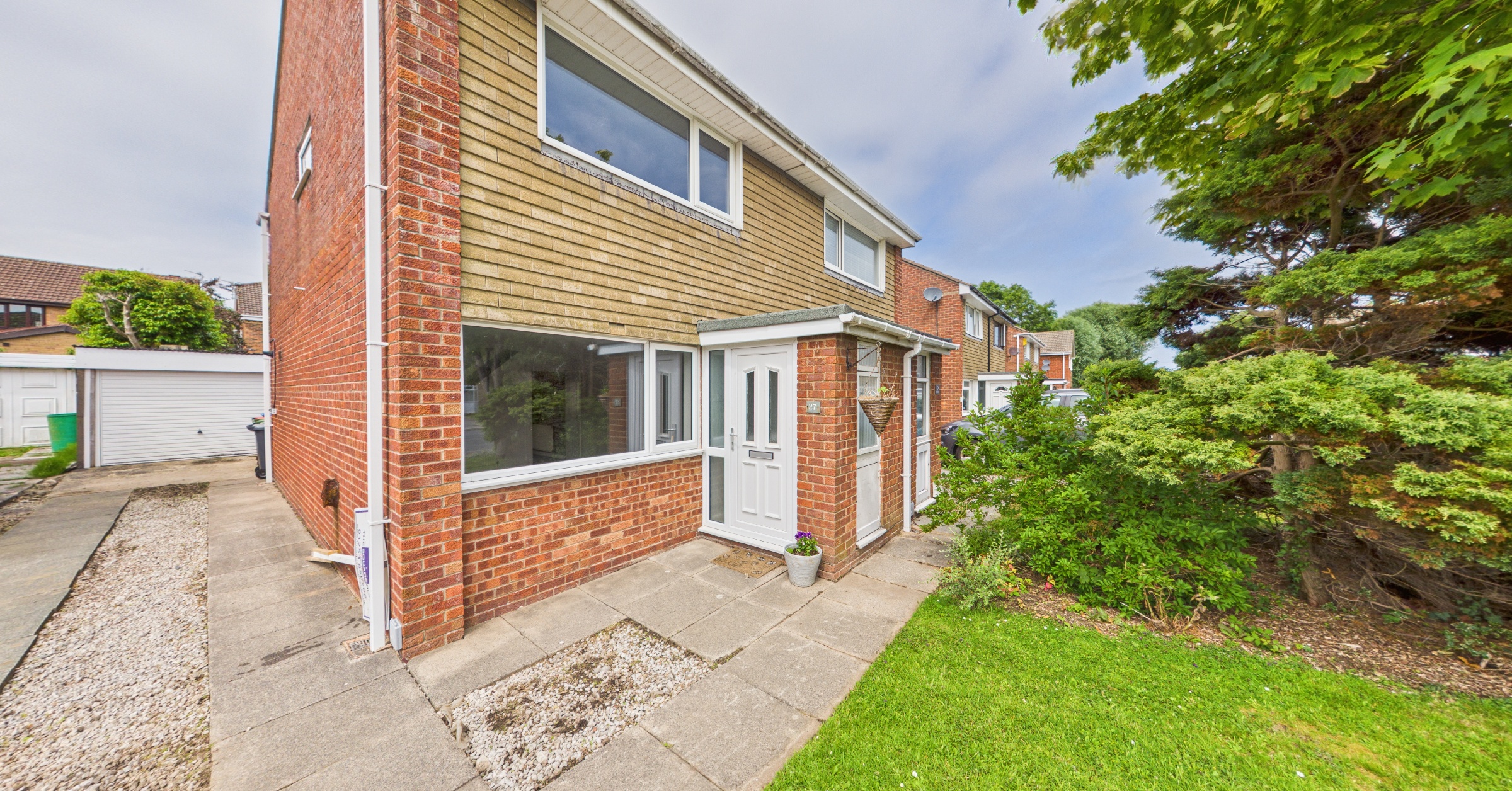 27 Compton Close - Live