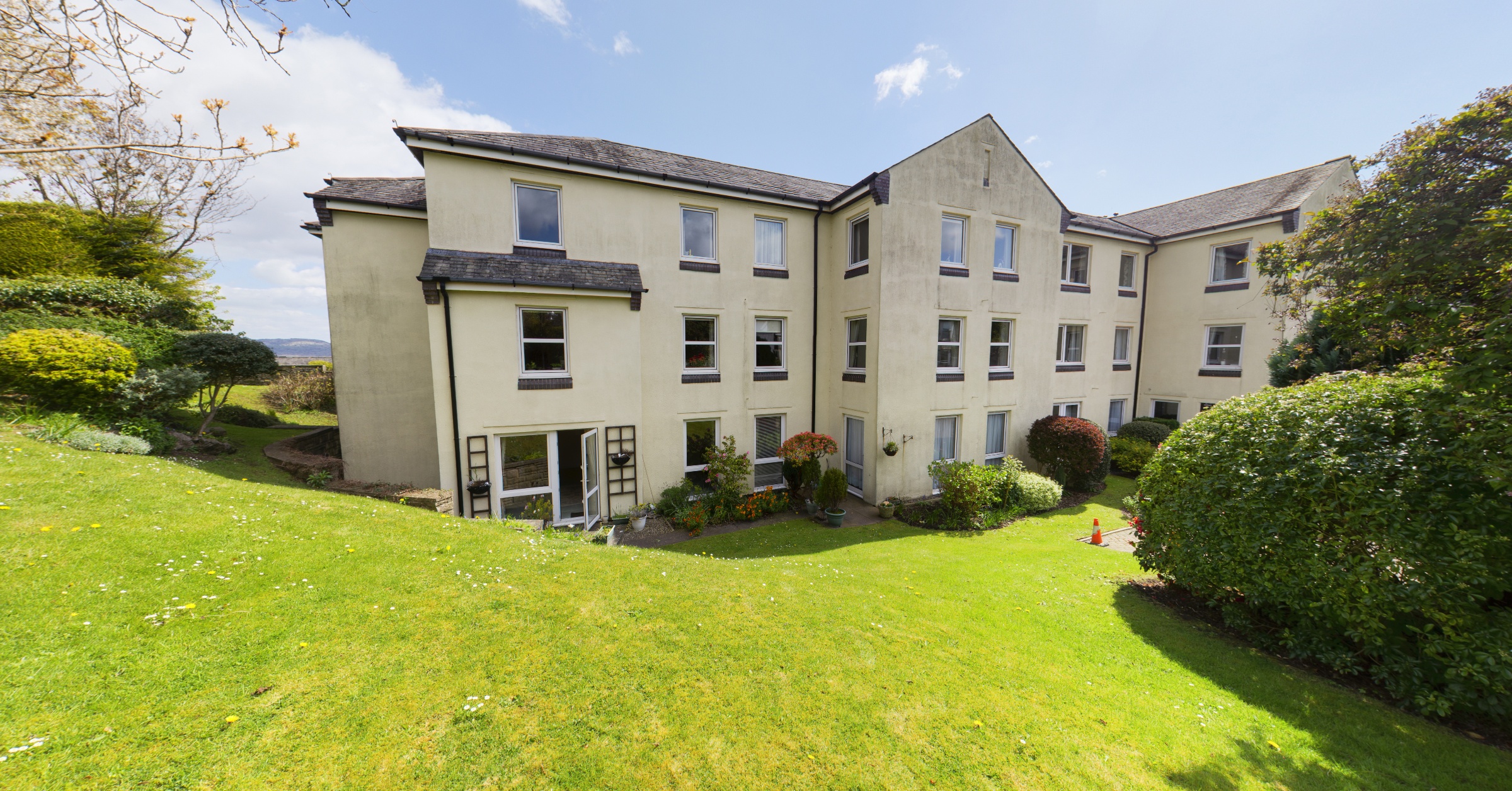 3 Strand Court